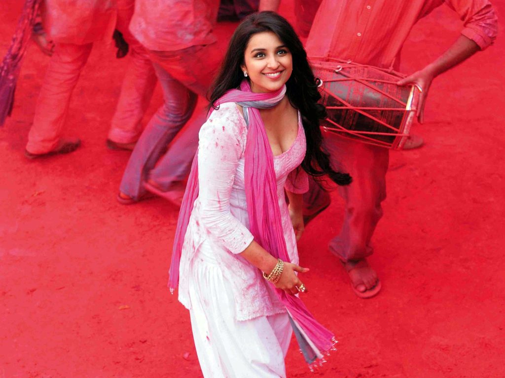 15+ Parineeti Chopra Cleavage Photos : Bold and Rare Pics